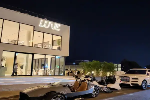 Lune lounge - Coffee Shop Arcade