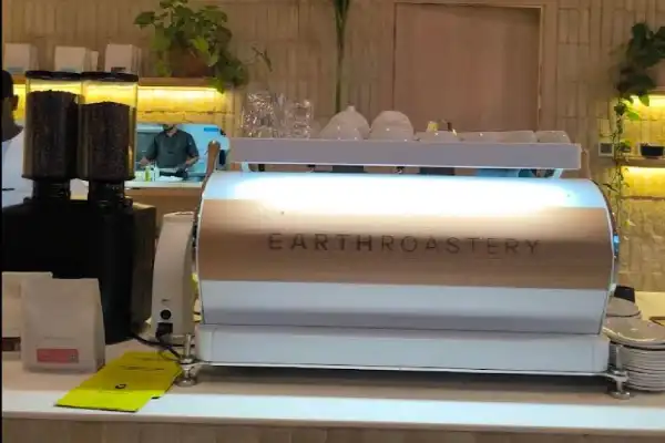 EARTH ROASTERY - Coffee Shop Arcade